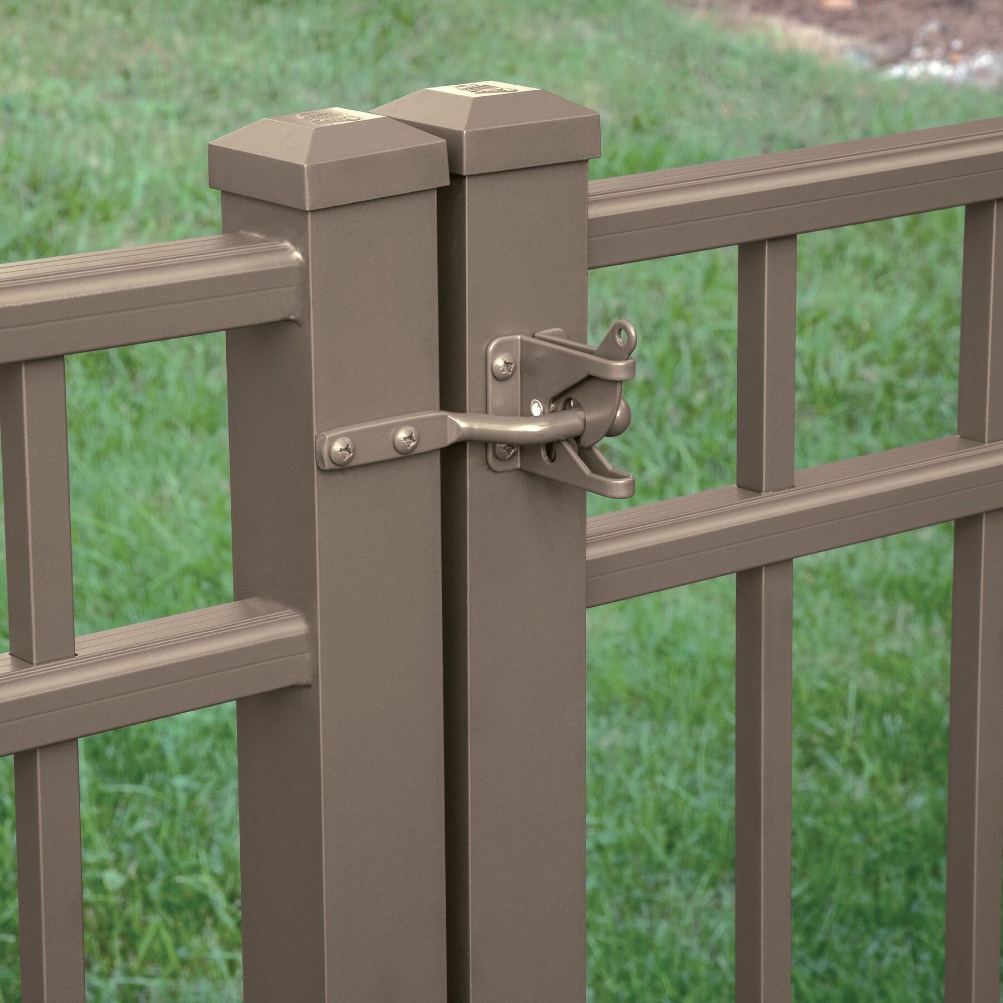 Gravity Latch – FenceCenter